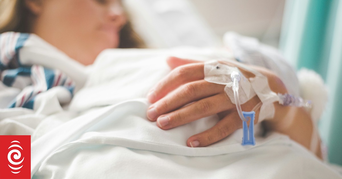 Woman with bowel cancer dies after poor reporting of CT scan | RNZ News