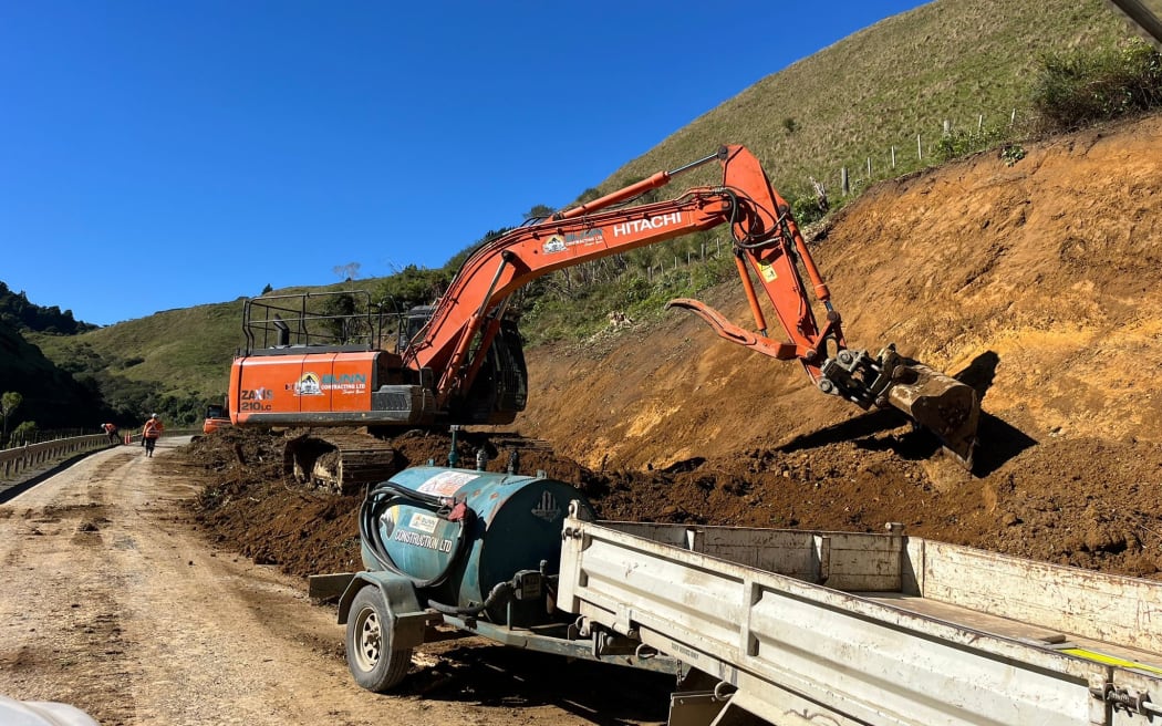 Calls for NZTA boss to front up over SH3 closures | RNZ News
