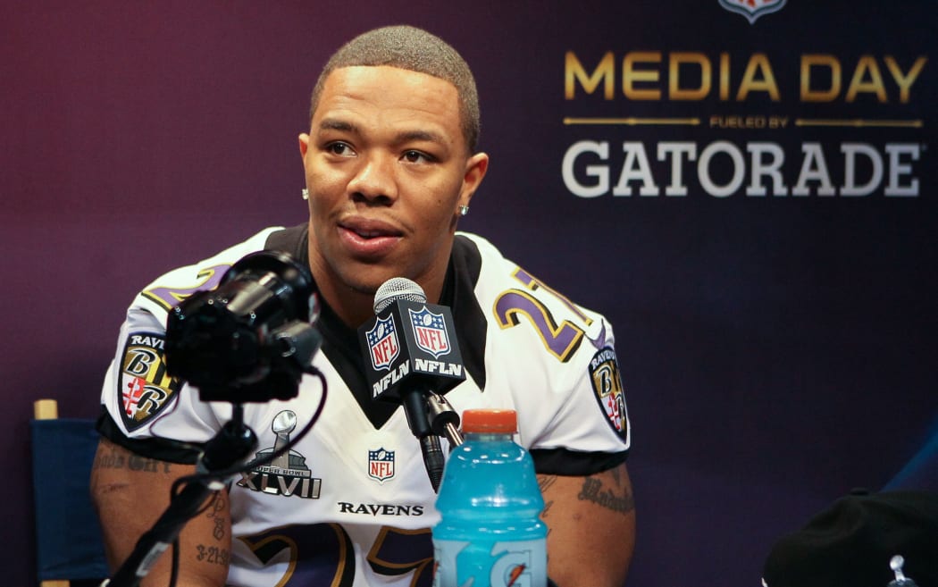 Wife defends NFL star after sacking | RNZ News