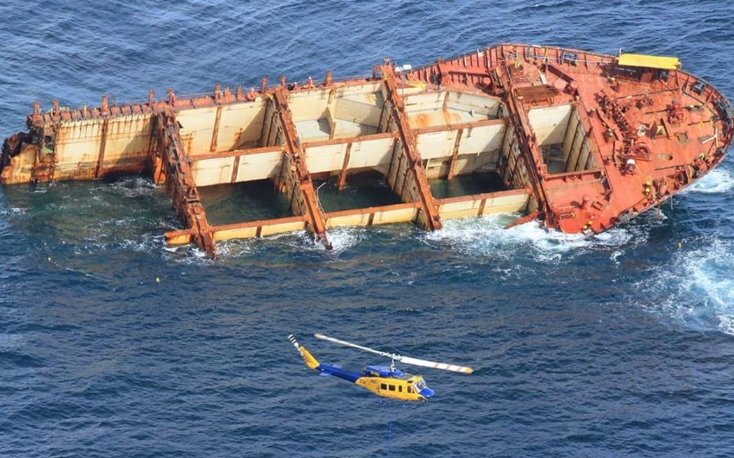 Rena wreck - boat itself worse than oil | RNZ News