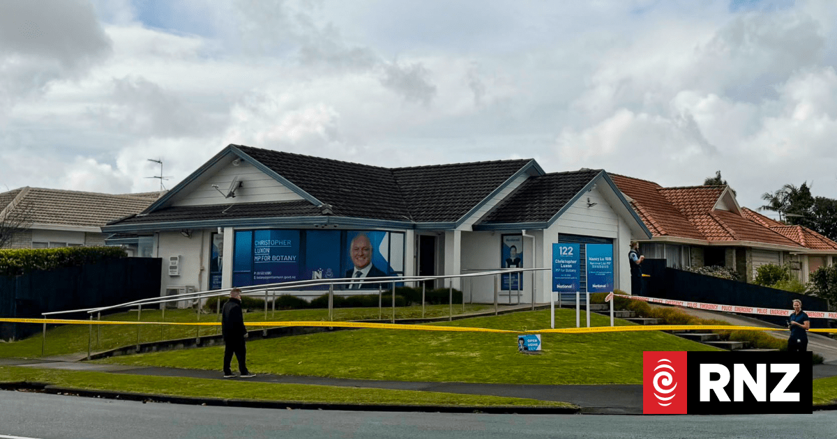 Police cordon off Prime Minister's Auckland electorate office | RNZ News