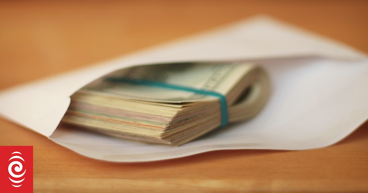 Broke company told to pay employee | RNZ News