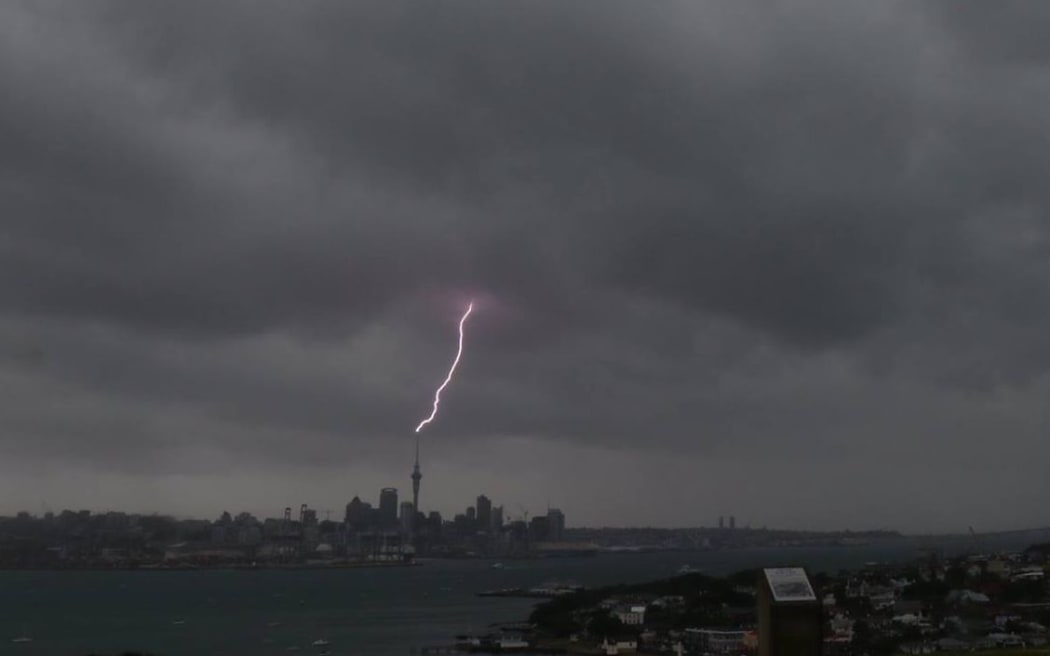 The science of lightning with Chris Brandolino | RNZ