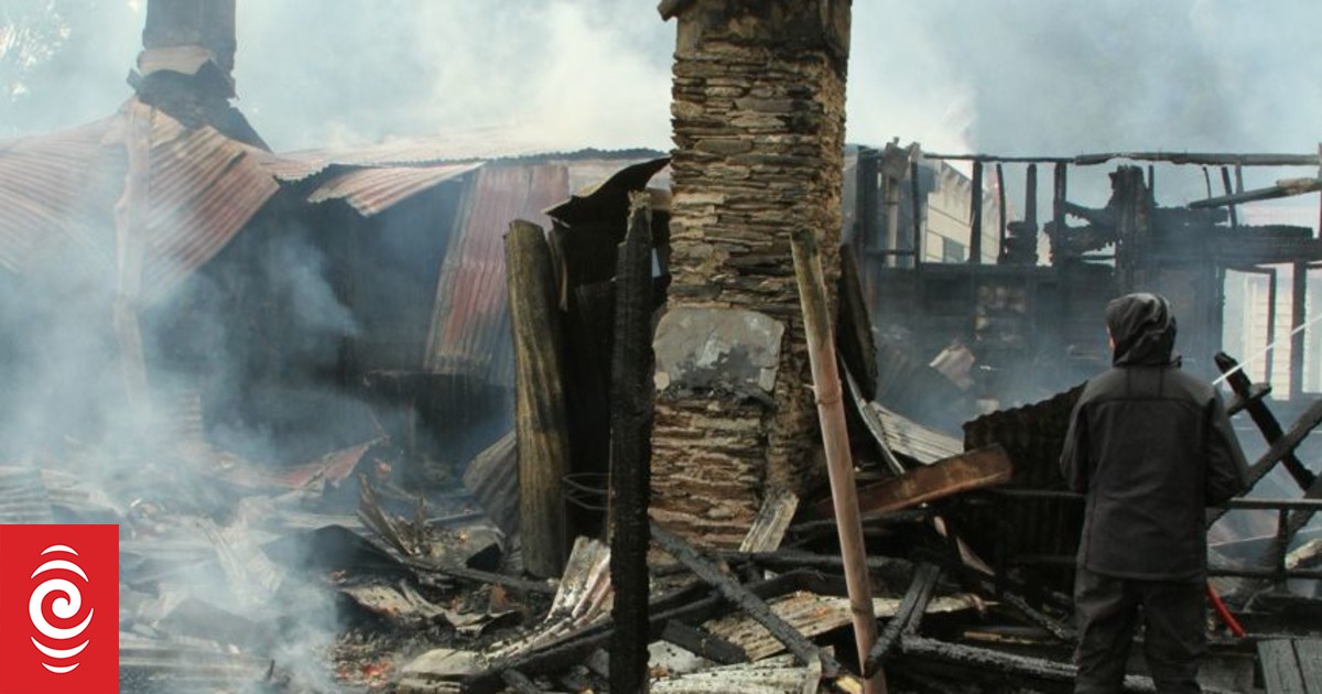 Fire guts historic Paradise Homestead | RNZ News