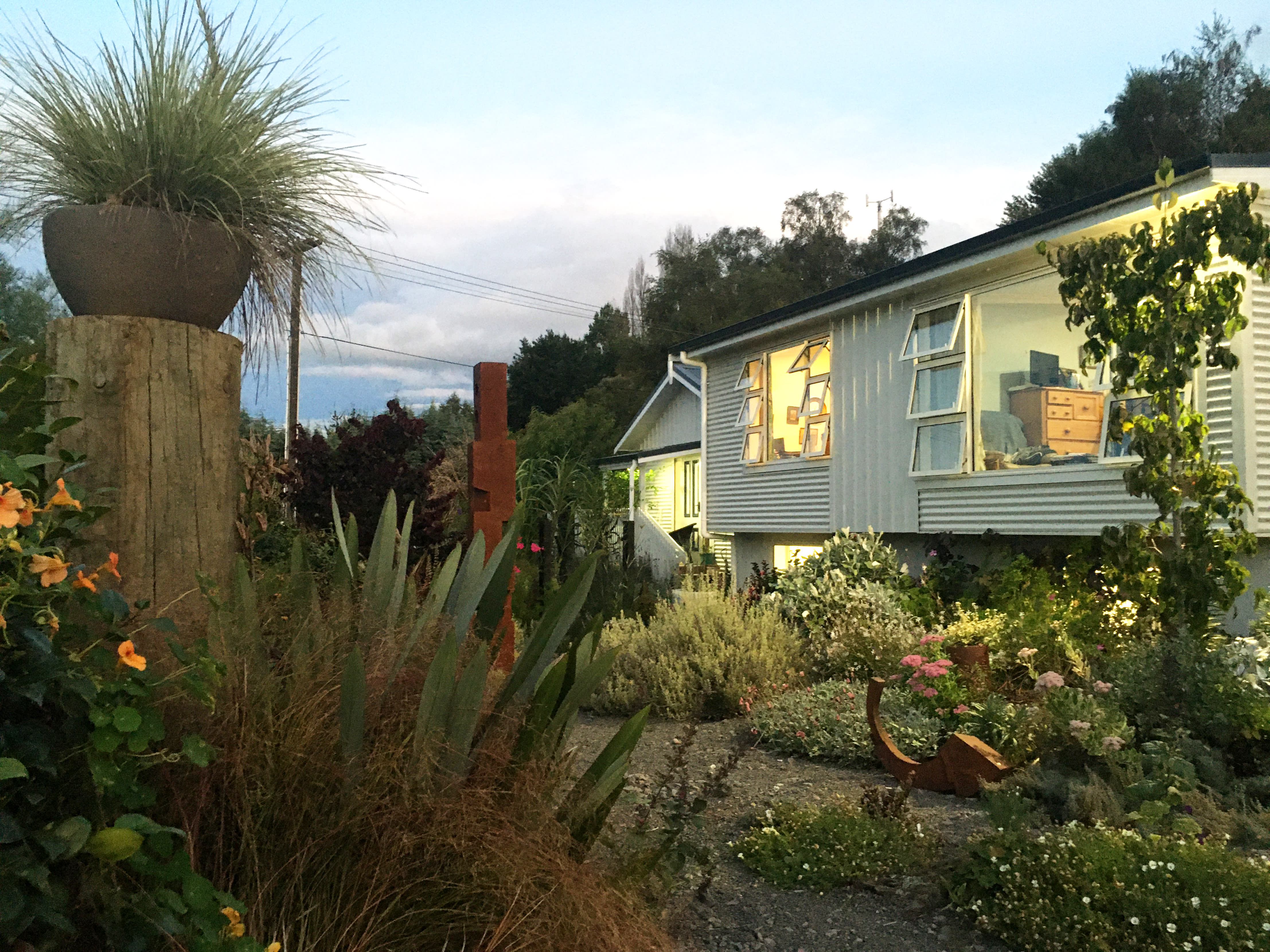 Gordon Collier's magical home gardens | RNZ