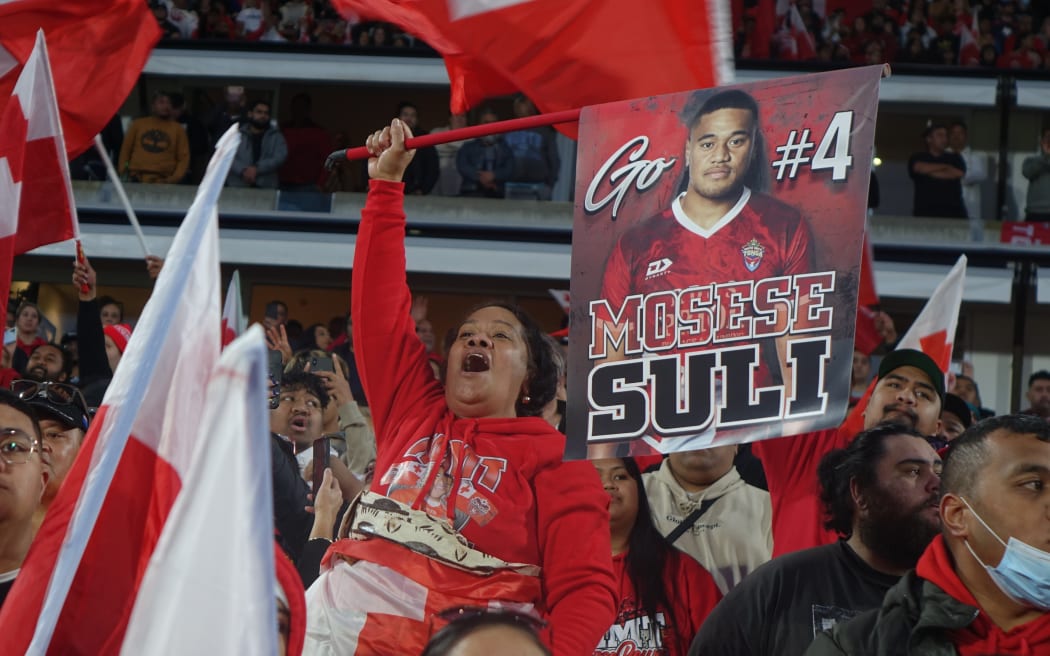 In photos: Mate Ma'a Tonga fans show their spirit | RNZ News