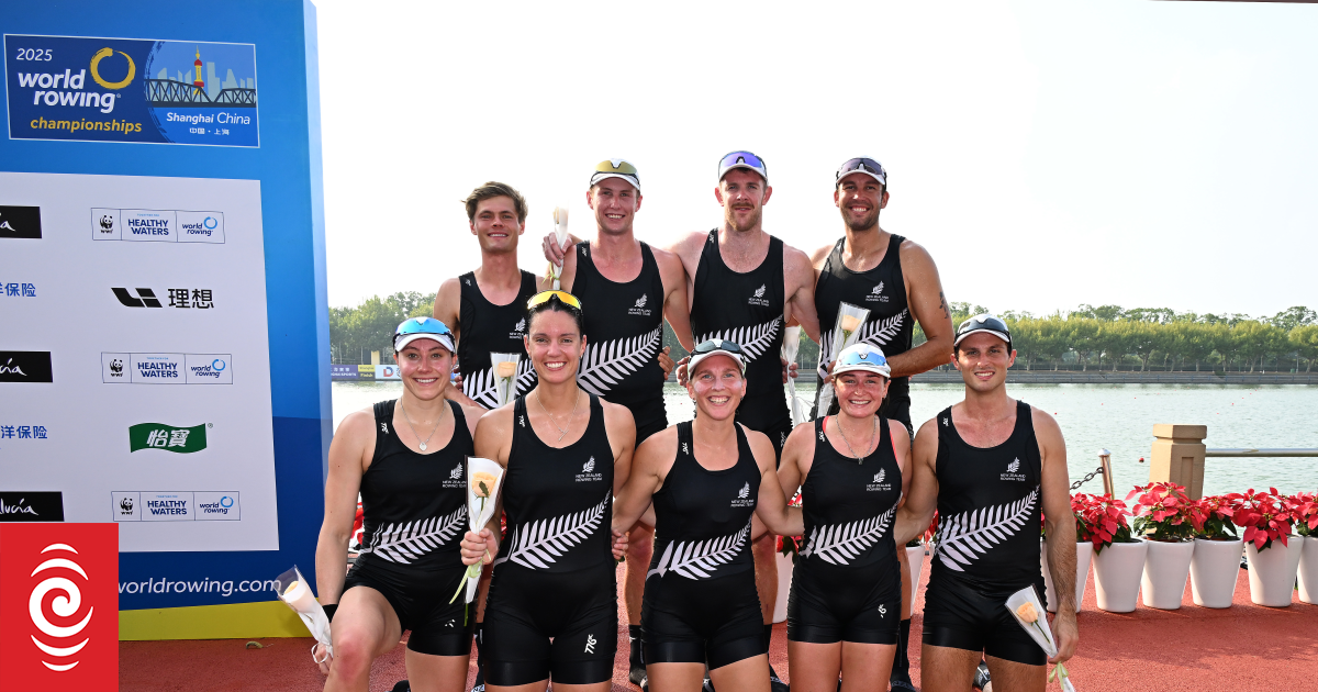 Kiwis embrace new mixed rowing eight event with bronze medal | RNZ News