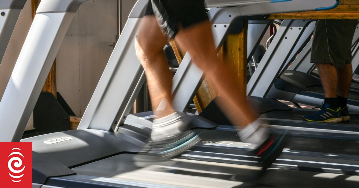 Shower Thoughts: Treadmill or Outside? | RNZ