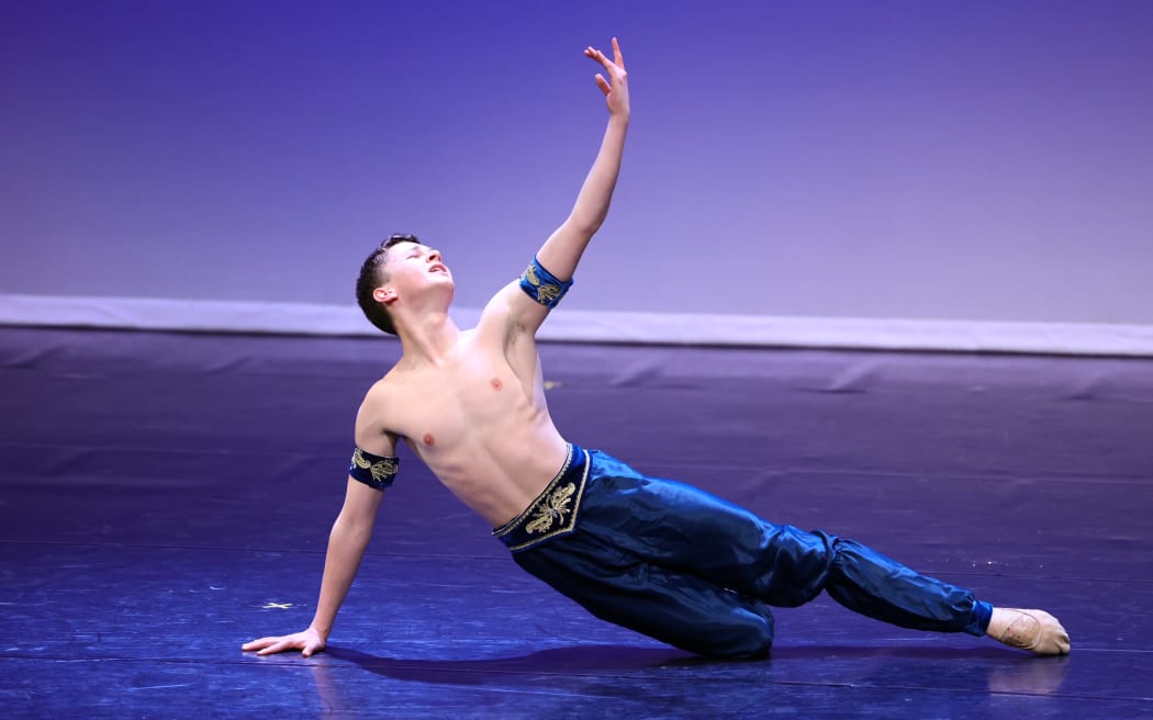 Champion swimmer Hamish Giddens poised to leap into the world of dance ...