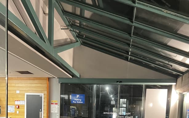 Staff warn of 'disgraceful' leaks at Hutt Hopsital | RNZ