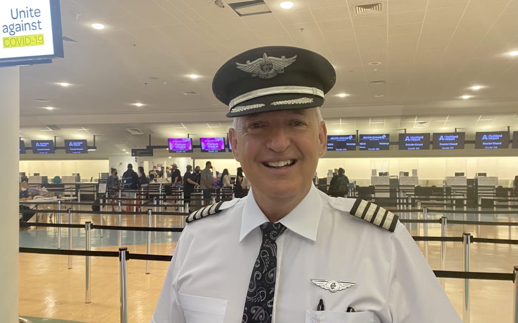 Air New Zealand fast-tracks training to stave off pilot shortage | RNZ News