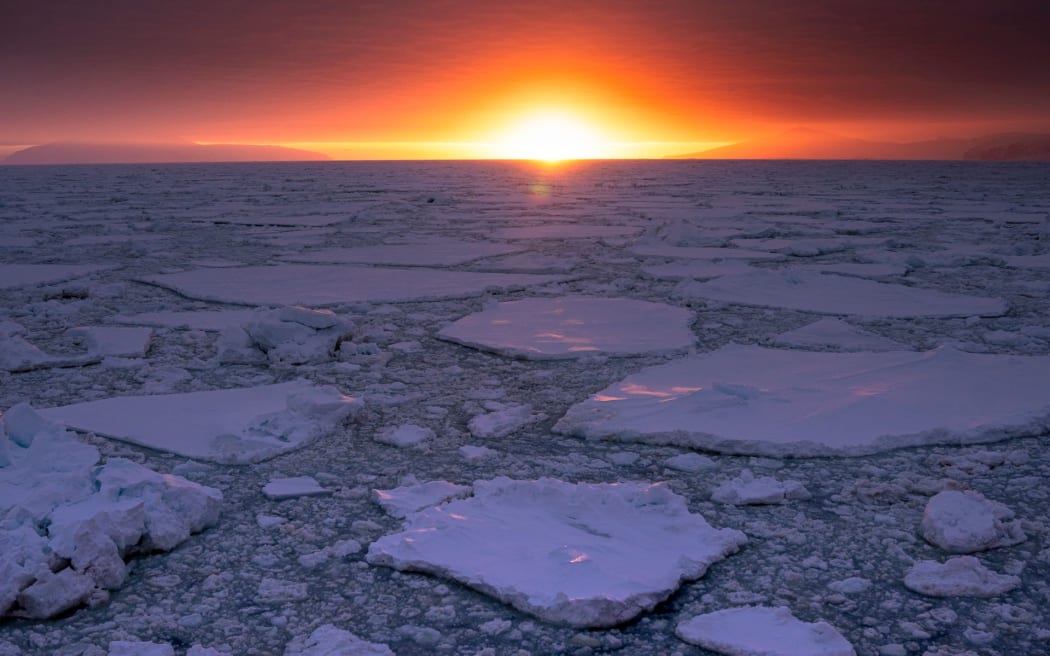 Signs found of worryingly fast Antarctic ice melt - New Zealand expedition | RNZ News
