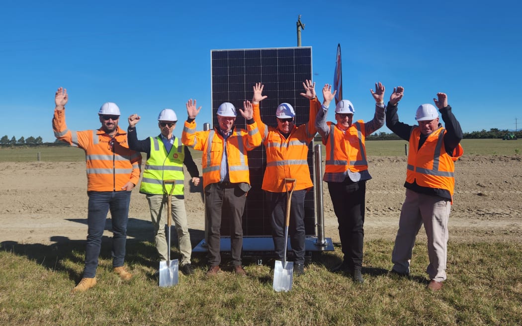 Building begins on NZ's largest solar farm in Canterbury | RNZ News