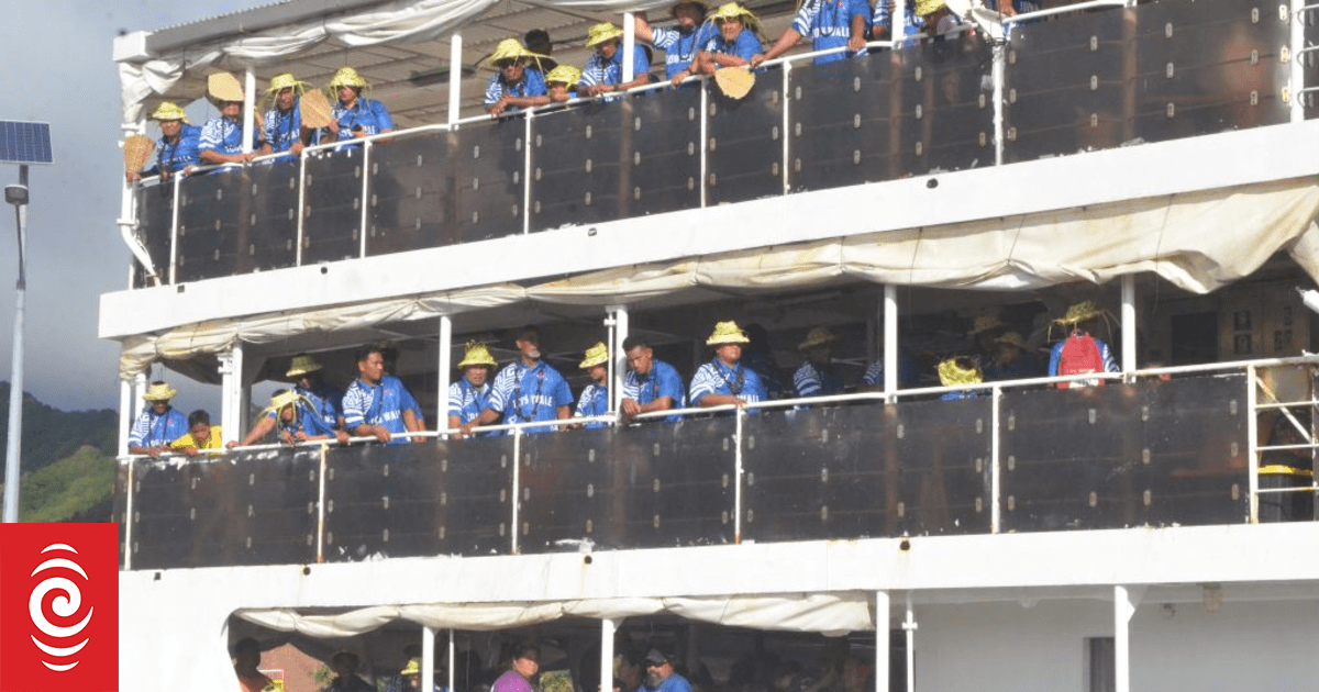 Hundreds of Cook Islanders from the outer islands arrive in Rarotonga ...