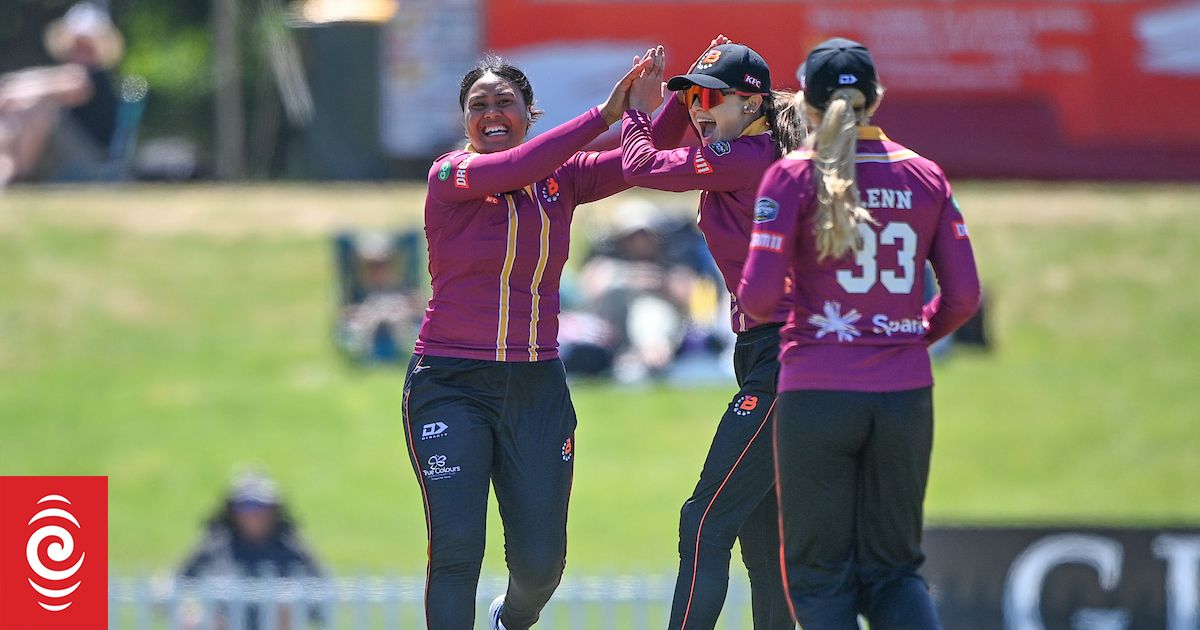 Wellington through to Women's Super Smash final | RNZ News