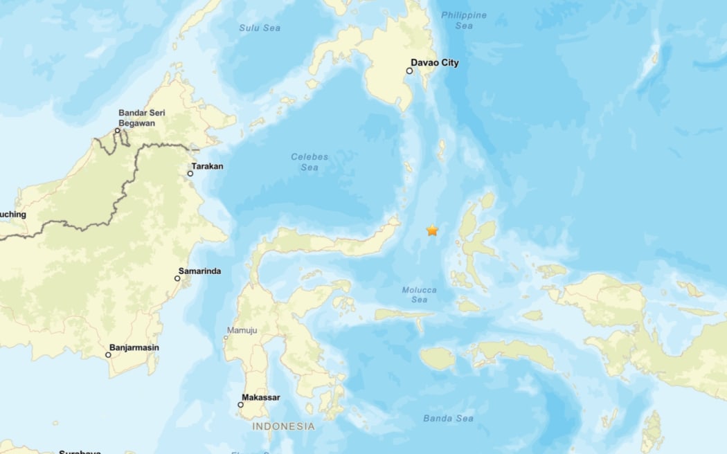 Indonesia earthquake damages buildings, but tsunami alerts have been ...