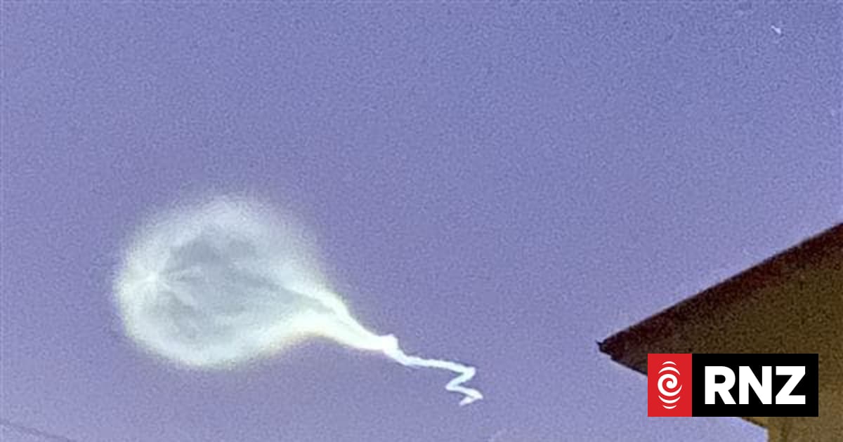 'Space jellyfish' seen in Bay of Plenty after Rocket Lab launch | RNZ