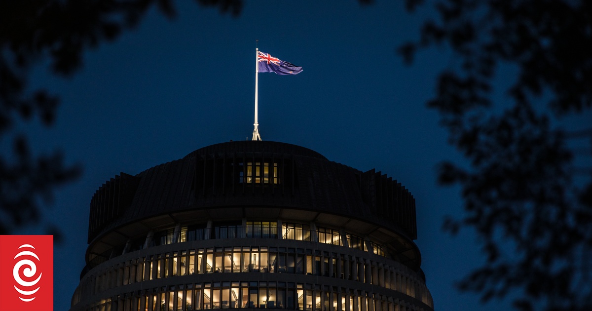 What's behind our distrust of the government and media? | RNZ