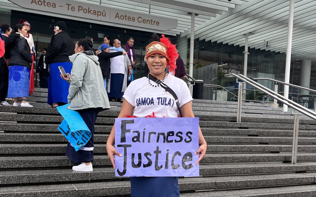Samoan community rally in support of citizenship bill | RNZ News