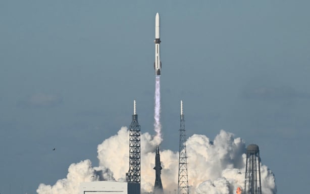 Musk fires up SpaceX, Bezos pushes Blue Origin as US billionaires race ...