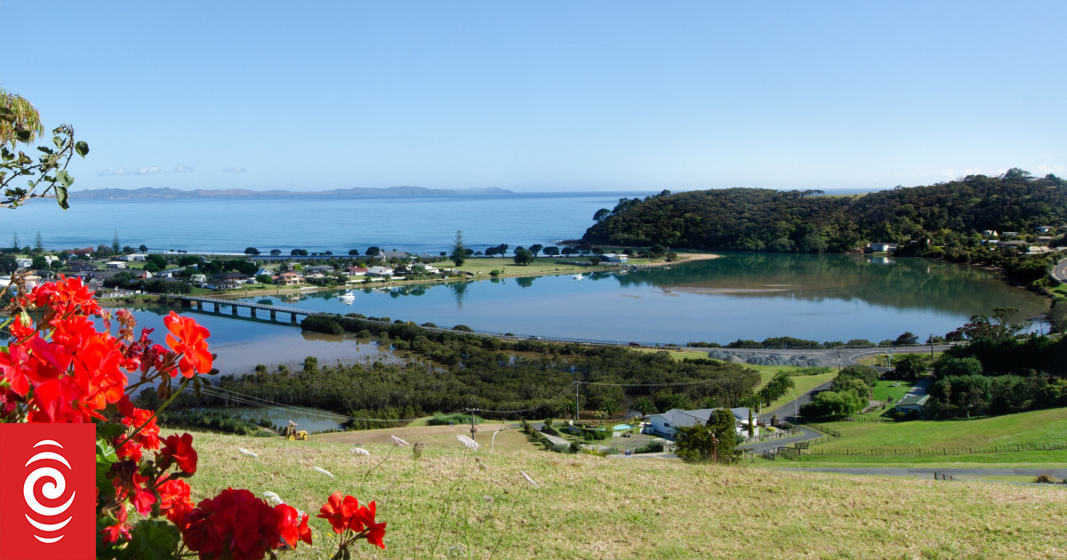 Ngāti Kahu block boat ramp in fishing protest | RNZ News