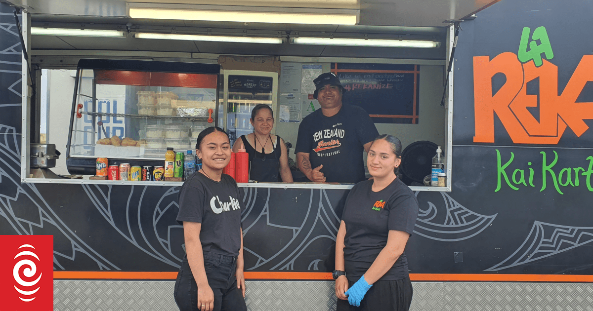 Pork Belly Wraps, Fry Bread And Fresh Kaimoana At Tauranga Kai Kart ...