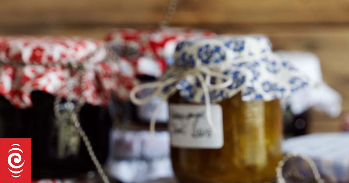 Julie Biuso's Plum Jam recipe | RNZ