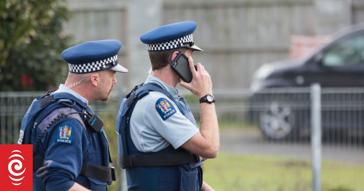 Live video: Police on Hamilton shooting | RNZ News