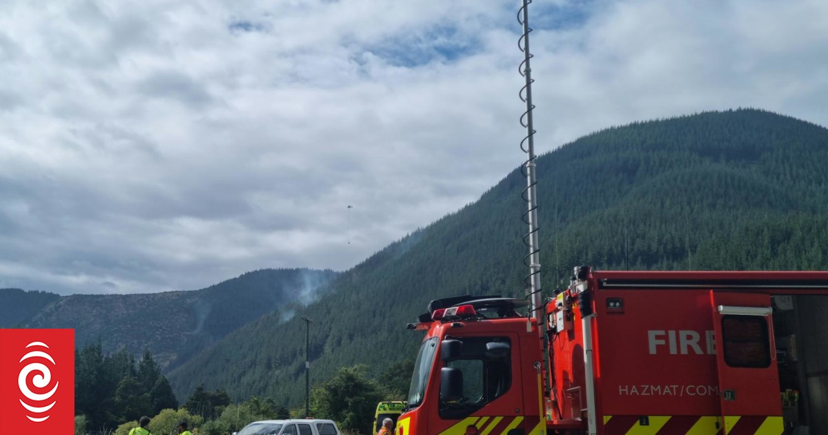 FENZ hopes to have Lee Valley fire contained by tomorrow | RNZ