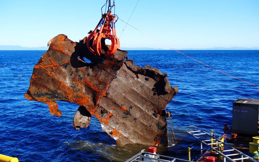 Slow recovery after Rena wreck | RNZ News