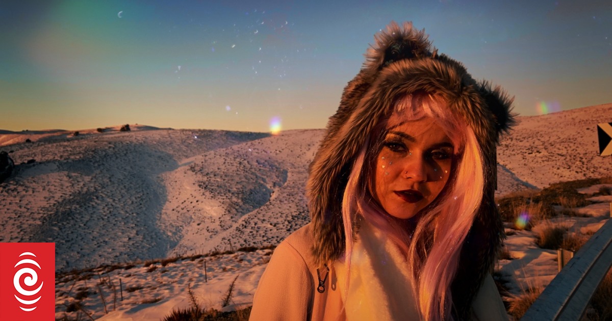 VIDEO PREMIERE: VÏKÆ ‘Finelines’ | RNZ