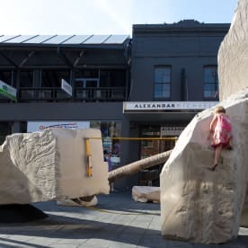 Mike Hewson: the fine art of taking risks | RNZ