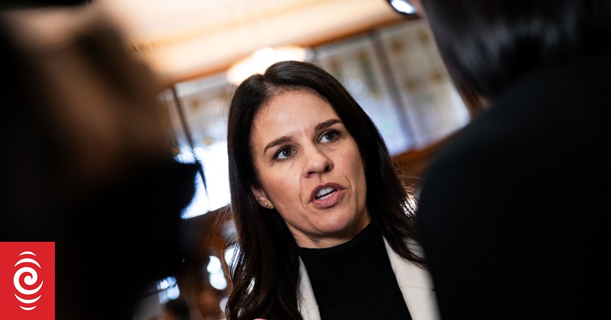 Te reo Māori teacher training cut by $30m to fund maths resources | RNZ ...