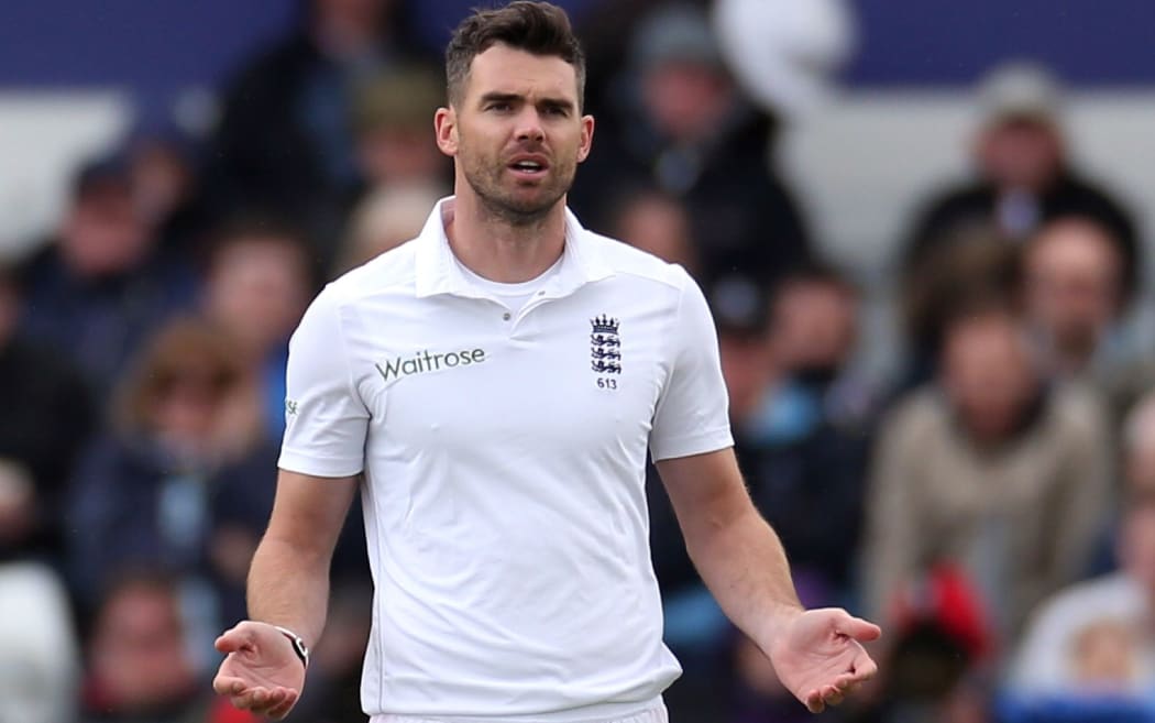 England's best bowler fit for second Test | RNZ News
