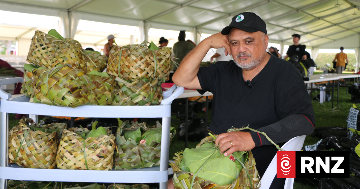 Heating up the hāngī pit ahead of Waitangi Day celebrations | RNZ News