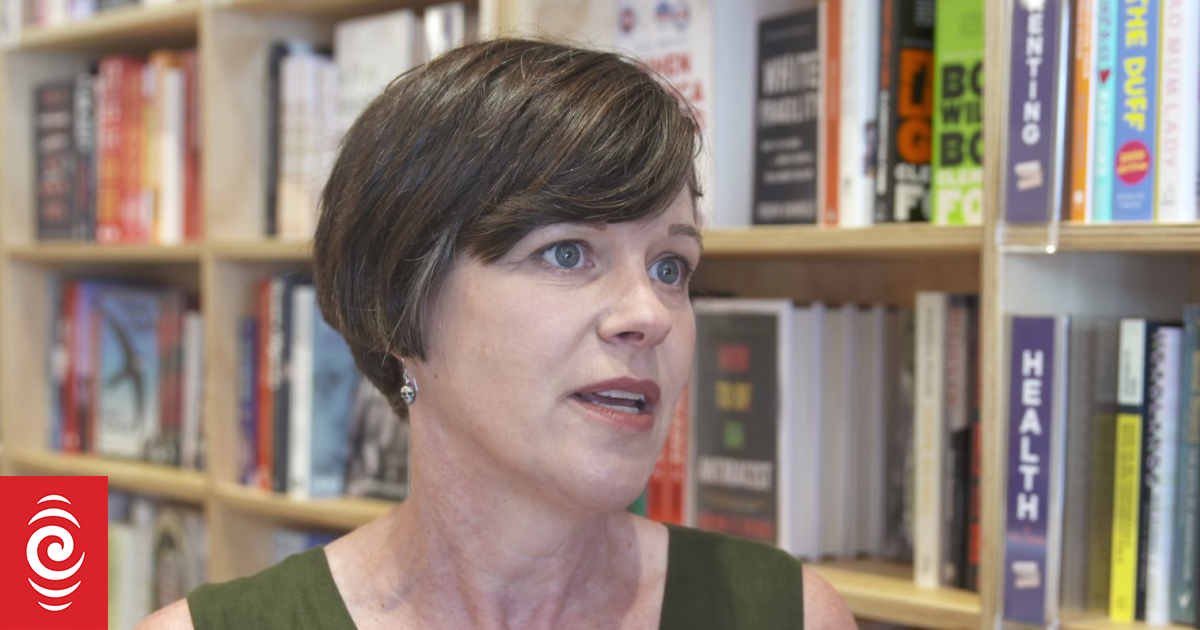 Books: Author Catherine Robertson with her latest picks | RNZ