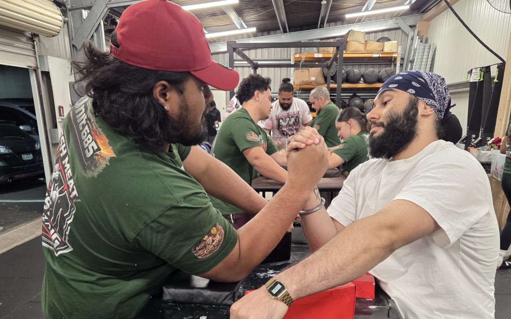 'Use your body weight': Some tips from competitive arm wrestlers | RNZ News