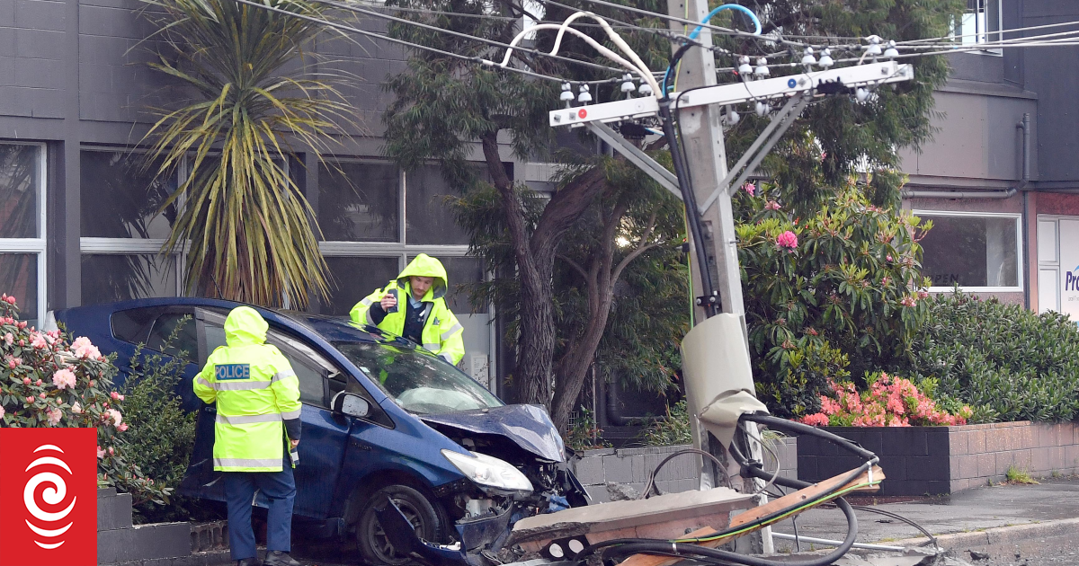 Crash causes power outage across Dunedin | RNZ News