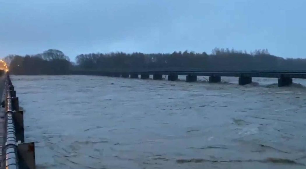 Ashburton bridge at risk | RNZ