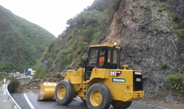 Delays in clearing Manawatu Gorge - NZTA | RNZ