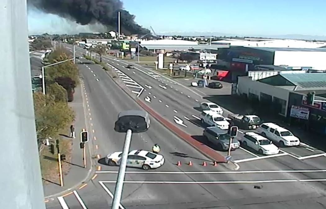 Large fire destroys part of Chch fertiliser factory | RNZ News