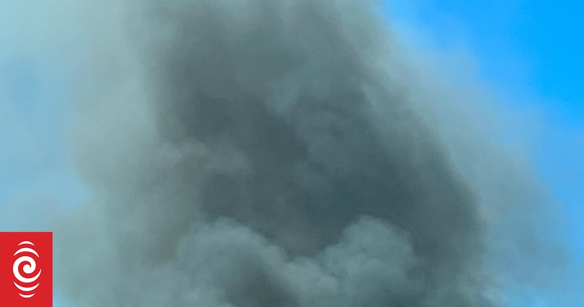 Large fire in Onehunga forcing evacuations | RNZ