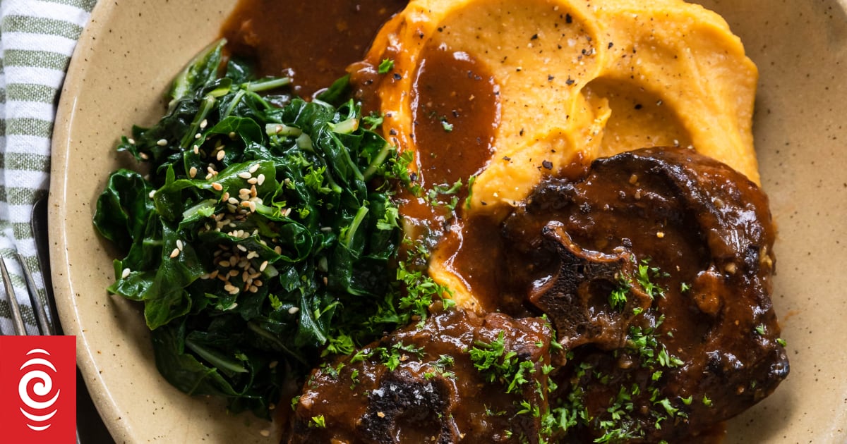 Easy Eats: Slow-cooker Lamb Neck Stew recipe | RNZ