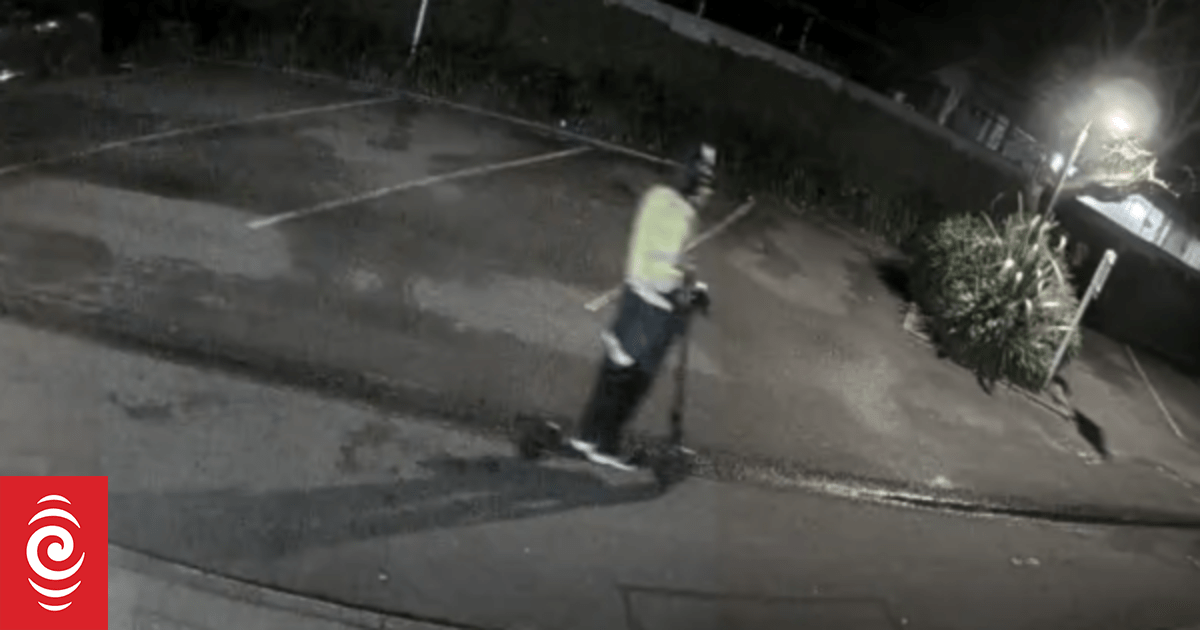 Hamilton police hunting e-scooter bandit | RNZ News