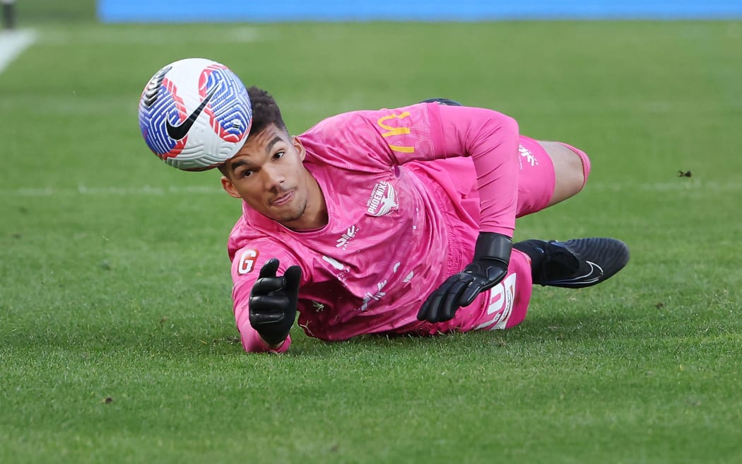 Wellington Phoenix goalkeeper Alex Paulsen makes landmark move to ...