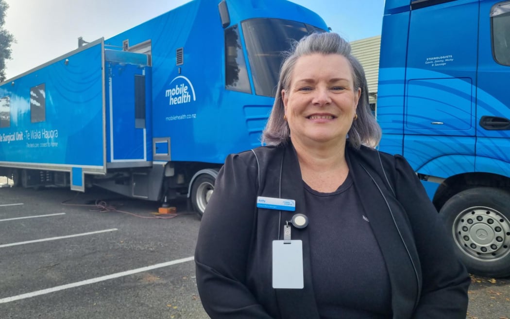 Mobile surgical unit in Taranaki treats 2000th patient | RNZ News
