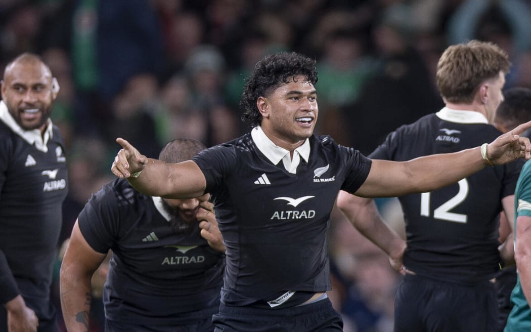 Wallace Sititi's sporting success recognised by World Rugby | RNZ News