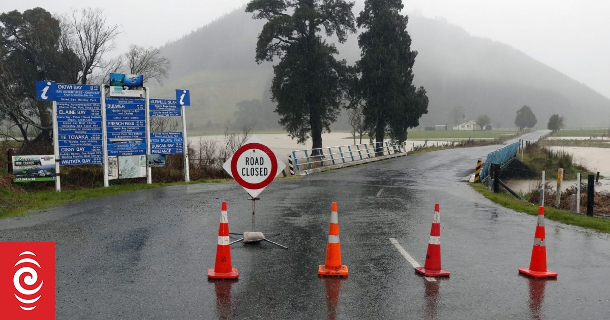 Homeowners pleased with extra funds for Sounds road rebuild | RNZ News