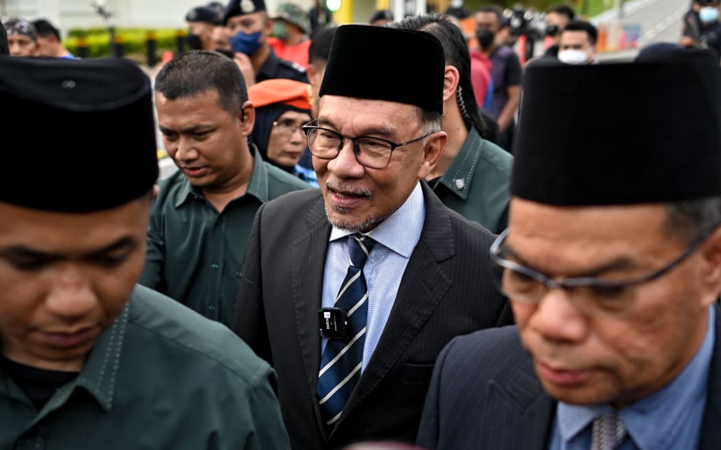 Anwar Ibrahim named Malaysian PM after post-election crisis | RNZ News