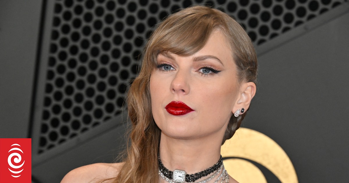 Taylor Swift fans 'overwhelming' London pub The Black Dog | RNZ News